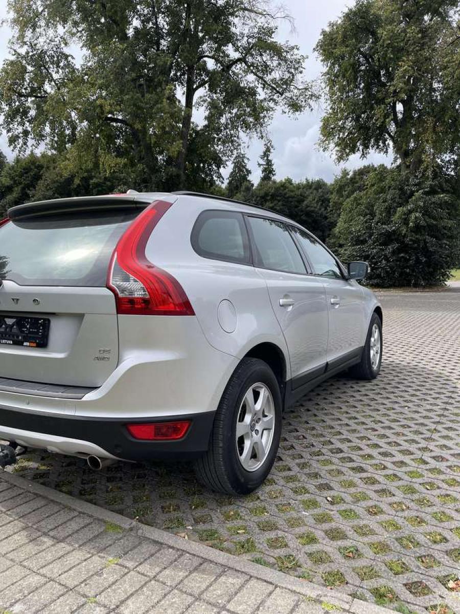 Pelēks Volvo XC60 2010 Kauņa, ar dzinēja tilpumu 2.40 L un nobraukumu 279 tūkst. km par 6150 €, foto 6 vietnē AUTOMOTO.COM.LV