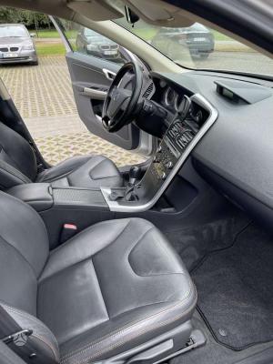 Pelēks Volvo XC60 2010 Kauņa, ar dzinēja tilpumu 2.40 L un nobraukumu 279 tūkst. km par 6150 €, foto 12 vietnē AUTOMOTO.COM.LV