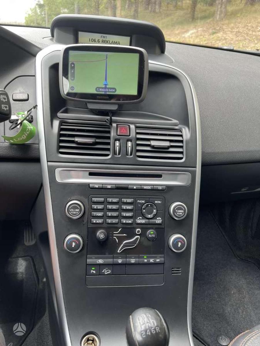Pelēks Volvo XC60 2010 Kauņa, ar dzinēja tilpumu 2.40 L un nobraukumu 279 tūkst. km par 6150 €, foto 14 vietnē AUTOMOTO.COM.LV