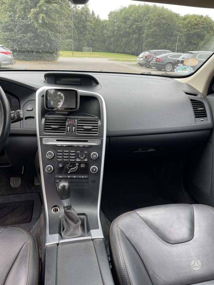 Pelēks Volvo XC60 2010 Kauņa, ar dzinēja tilpumu 2.40 L un nobraukumu 279 tūkst. km par 6150 €, foto 15 vietnē AUTOMOTO.COM.LV