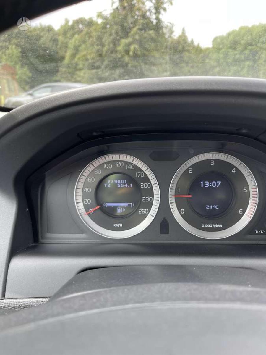 Pelēks Volvo XC60 2010 Kauņa, ar dzinēja tilpumu 2.40 L un nobraukumu 279 tūkst. km par 6150 €, foto 16 vietnē AUTOMOTO.COM.LV