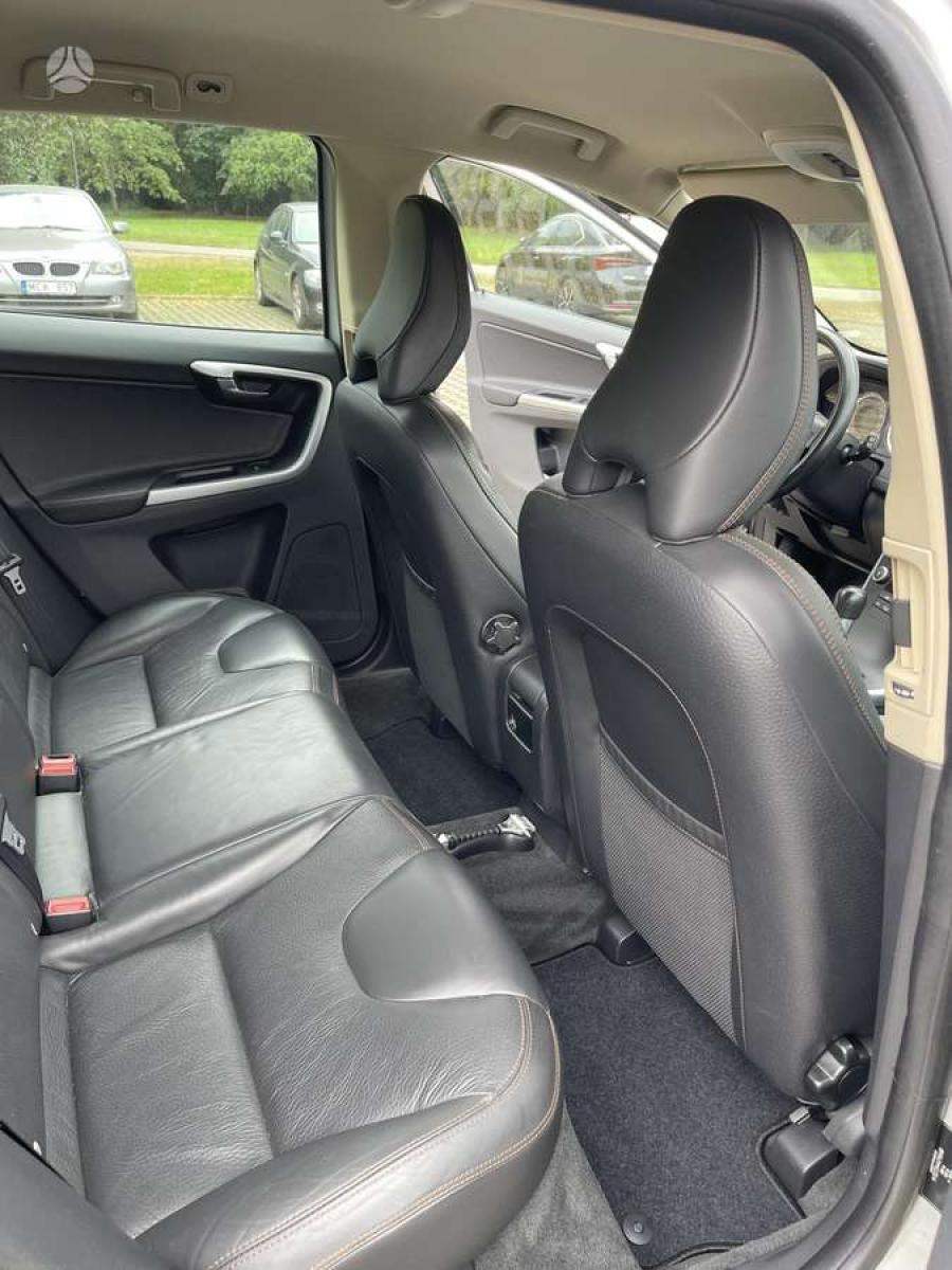 Pelēks Volvo XC60 2010 Kauņa, ar dzinēja tilpumu 2.40 L un nobraukumu 279 tūkst. km par 6150 €, foto 17 vietnē AUTOMOTO.COM.LV