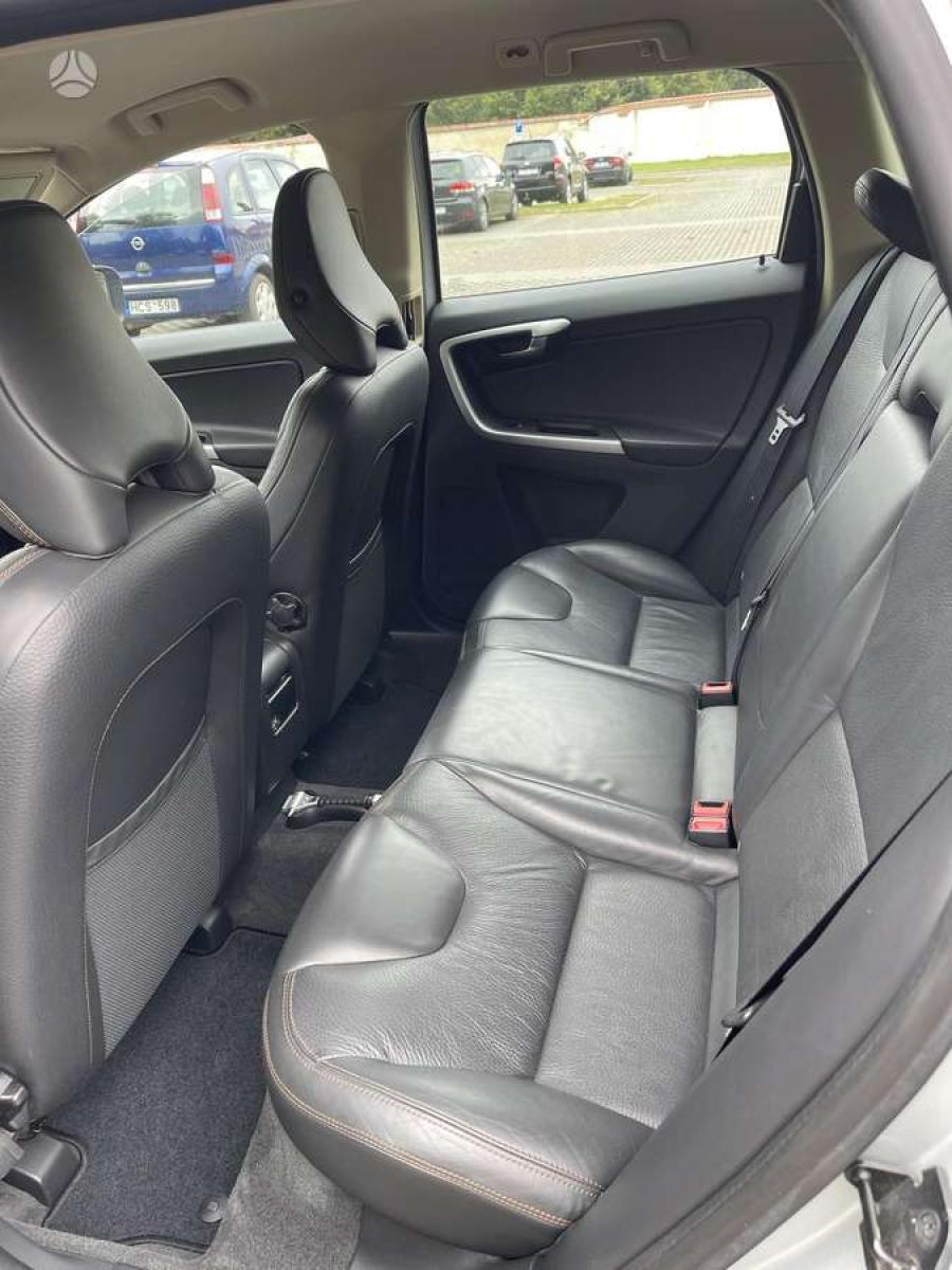 Pelēks Volvo XC60 2010 Kauņa, ar dzinēja tilpumu 2.40 L un nobraukumu 279 tūkst. km par 6150 €, foto 18 vietnē AUTOMOTO.COM.LV