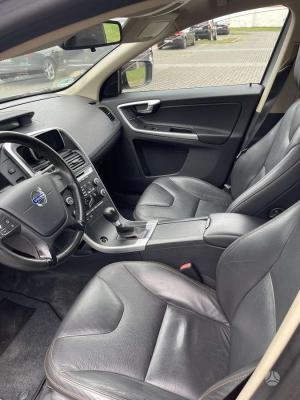 Pelēks Volvo XC60 2010 Kauņa, ar dzinēja tilpumu 2.40 L un nobraukumu 279 tūkst. km par 6150 €, foto 19 vietnē AUTOMOTO.COM.LV