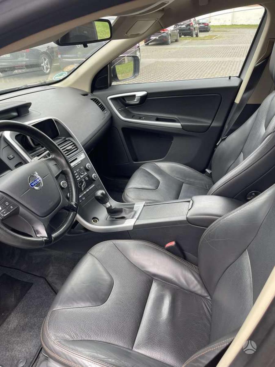 Pelēks Volvo XC60 2010 Kauņa, ar dzinēja tilpumu 2.40 L un nobraukumu 279 tūkst. km par 6150 €, foto 19 vietnē AUTOMOTO.COM.LV