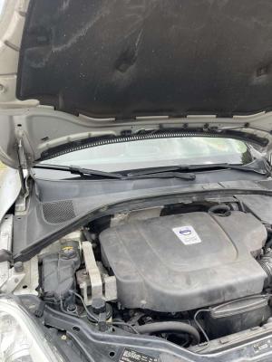 Pelēks Volvo XC60 2010 Kauņa, ar dzinēja tilpumu 2.40 L un nobraukumu 279 tūkst. km par 6150 €, foto 21 vietnē AUTOMOTO.COM.LV