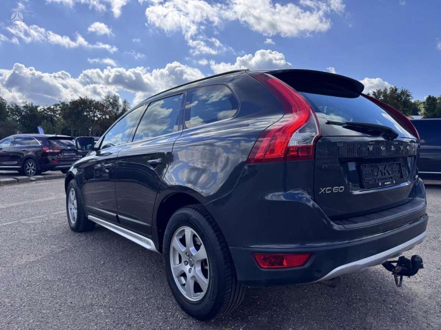 Pelēks Volvo XC60 2010 Alīta, ar dzinēja tilpumu 2.40 L un nobraukumu 277 tūkst. km par 7850 €, foto 8 vietnē AUTOMOTO.COM.LV
