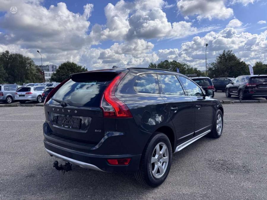 Pelēks Volvo XC60 2010 Alīta, ar dzinēja tilpumu 2.40 L un nobraukumu 277 tūkst. km par 7850 €, foto 9 vietnē AUTOMOTO.COM.LV