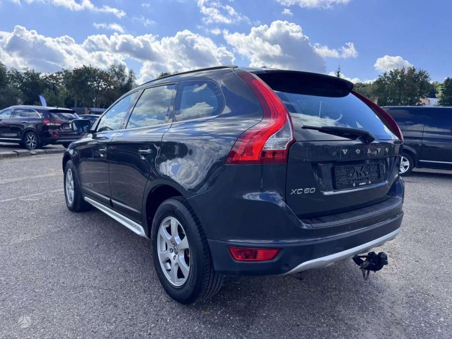 Pelēks Volvo XC60 2010 Alīta, ar dzinēja tilpumu 2.40 L un nobraukumu 277 tūkst. km par 7850 €, foto 10 vietnē AUTOMOTO.COM.LV