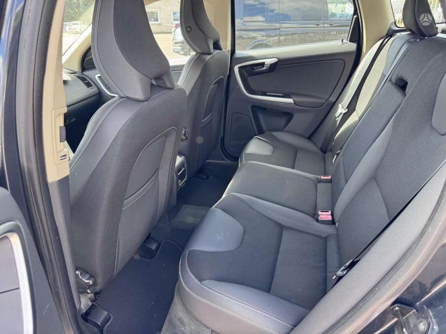 Pelēks Volvo XC60 2010 Alīta, ar dzinēja tilpumu 2.40 L un nobraukumu 277 tūkst. km par 7850 €, foto 12 vietnē AUTOMOTO.COM.LV
