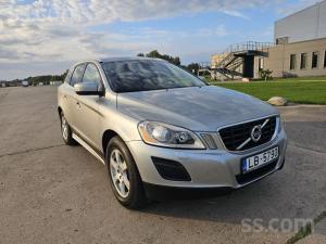 Pelēks Volvo XC60 2010 Ogre, ar dzinēja tilpumu 2.40 L un nobraukumu 330 tūkst. km par 5750 €, foto  vietnē AUTOMOTO.COM.LV