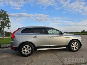 Pelēks Volvo XC60 2010 Ogre, ar dzinēja tilpumu 2.40 L un nobraukumu 330 tūkst. km par 5750 €, foto 3 vietnē AUTOMOTO.COM.LV
