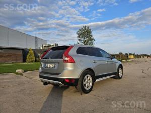 Pelēks Volvo XC60 2010 Ogre, ar dzinēja tilpumu 2.40 L un nobraukumu 330 tūkst. km par 5750 €, foto 4 vietnē AUTOMOTO.COM.LV