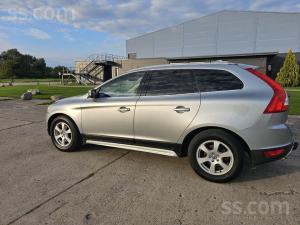 Pelēks Volvo XC60 2010 Ogre, ar dzinēja tilpumu 2.40 L un nobraukumu 330 tūkst. km par 5750 €, foto 5 vietnē AUTOMOTO.COM.LV