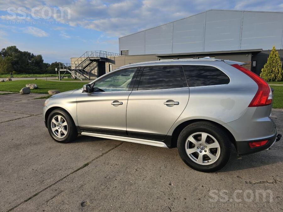Pelēks Volvo XC60 2010 Ogre, ar dzinēja tilpumu 2.40 L un nobraukumu 330 tūkst. km par 5750 €, foto 5 vietnē AUTOMOTO.COM.LV