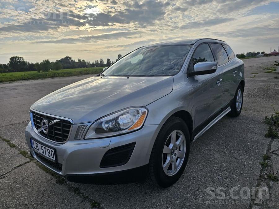 Pelēks Volvo XC60 2010 Ogre, ar dzinēja tilpumu 2.40 L un nobraukumu 330 tūkst. km par 5750 €, foto 6 vietnē AUTOMOTO.COM.LV