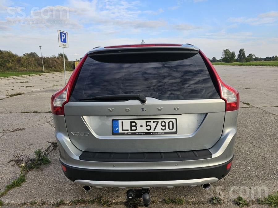 Pelēks Volvo XC60 2010 Ogre, ar dzinēja tilpumu 2.40 L un nobraukumu 330 tūkst. km par 5750 €, foto 8 vietnē AUTOMOTO.COM.LV