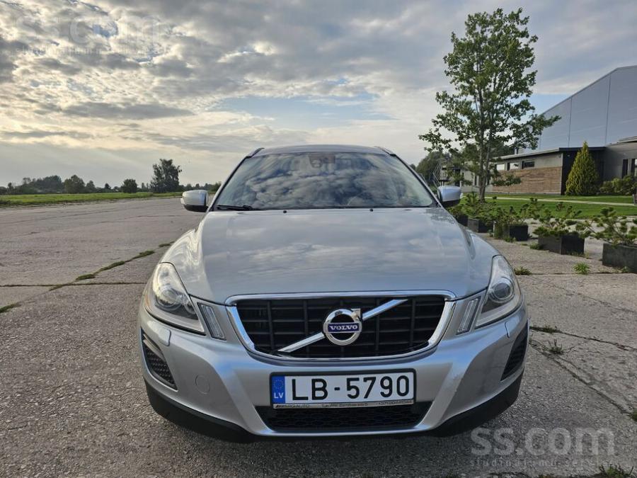 Pelēks Volvo XC60 2010 Ogre, ar dzinēja tilpumu 2.40 L un nobraukumu 330 tūkst. km par 5750 €, foto 9 vietnē AUTOMOTO.COM.LV