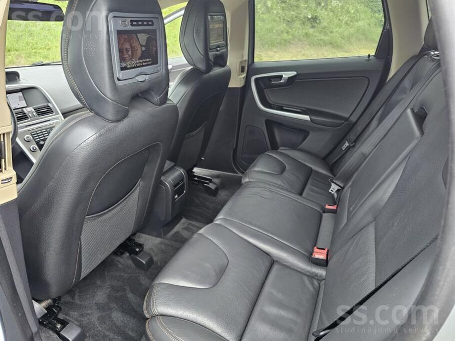 Pelēks Volvo XC60 2010 Ogre, ar dzinēja tilpumu 2.40 L un nobraukumu 330 tūkst. km par 5750 €, foto 15 vietnē AUTOMOTO.COM.LV