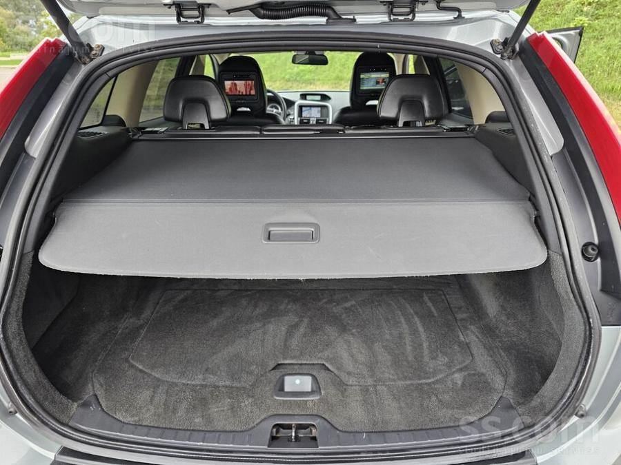 Pelēks Volvo XC60 2010 Ogre, ar dzinēja tilpumu 2.40 L un nobraukumu 330 tūkst. km par 5750 €, foto 16 vietnē AUTOMOTO.COM.LV