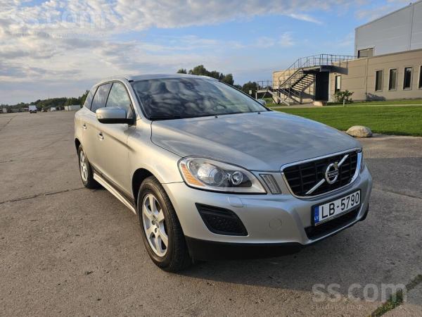 Pelēks Volvo XC60 2010 Ogre, ar dzinēja tilpumu 2.40 L un nobraukumu 330 tūkst. km par 5750 €, foto 1 vietnē AUTOMOTO.COM.LV
