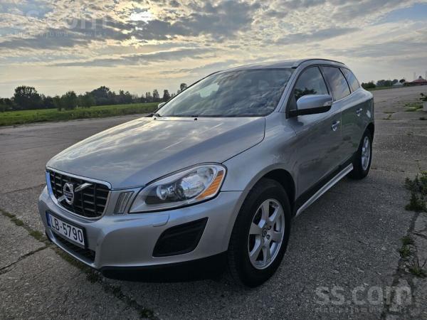 Pelēks Volvo XC60 2010 Ogre, ar dzinēja tilpumu 2.40 L un nobraukumu 330 tūkst. km par 5750 €, foto 6 vietnē AUTOMOTO.COM.LV