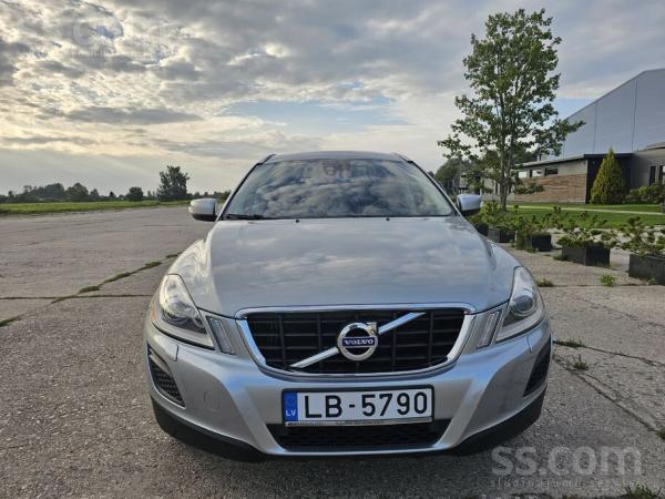 Pelēks Volvo XC60 2010 Ogre, ar dzinēja tilpumu 2.40 L un nobraukumu 330 tūkst. km par 5750 €, foto 9 vietnē AUTOMOTO.COM.LV