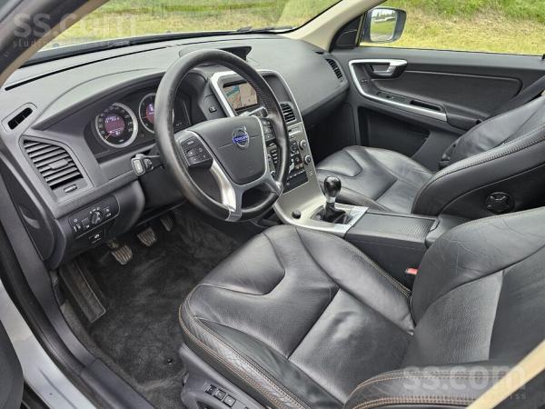 Pelēks Volvo XC60 2010 Ogre, ar dzinēja tilpumu 2.40 L un nobraukumu 330 tūkst. km par 5750 €, foto 11 vietnē AUTOMOTO.COM.LV