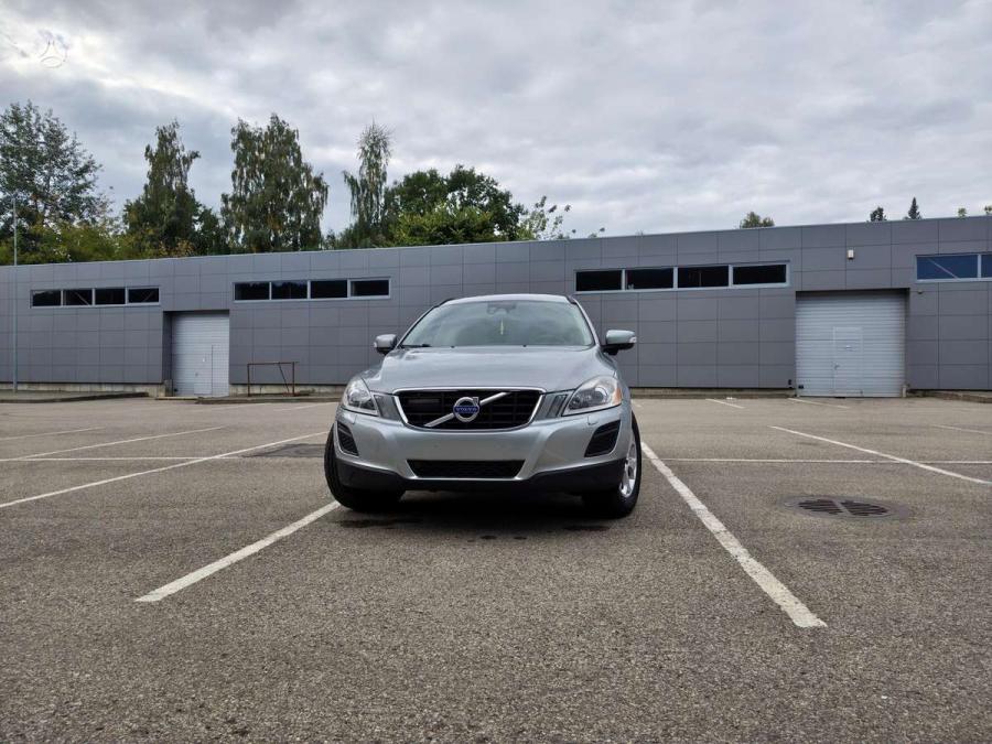 Pelēks Volvo XC60 2010 Viļņa, ar dzinēja tilpumu 2.40 L un nobraukumu 243 tūkst. km par 7300 €, foto 3 vietnē AUTOMOTO.COM.LV