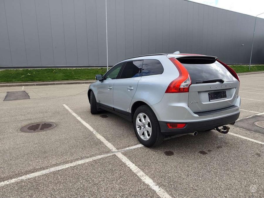 Pelēks Volvo XC60 2010 Viļņa, ar dzinēja tilpumu 2.40 L un nobraukumu 243 tūkst. km par 7300 €, foto 6 vietnē AUTOMOTO.COM.LV