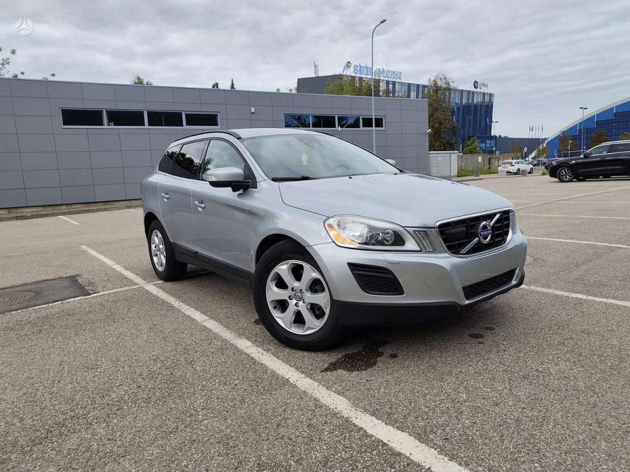 Pelēks Volvo XC60 2010 Viļņa, ar dzinēja tilpumu 2.40 L un nobraukumu 243 tūkst. km par 7300 €, foto 9 vietnē AUTOMOTO.COM.LV