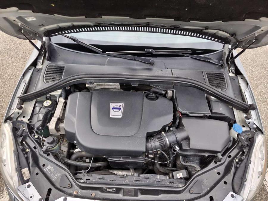 Pelēks Volvo XC60 2010 Viļņa, ar dzinēja tilpumu 2.40 L un nobraukumu 243 tūkst. km par 7300 €, foto 15 vietnē AUTOMOTO.COM.LV