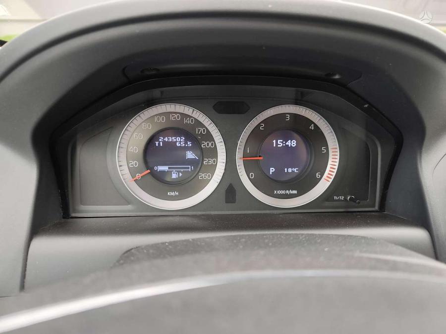 Pelēks Volvo XC60 2010 Viļņa, ar dzinēja tilpumu 2.40 L un nobraukumu 243 tūkst. km par 7300 €, foto 17 vietnē AUTOMOTO.COM.LV