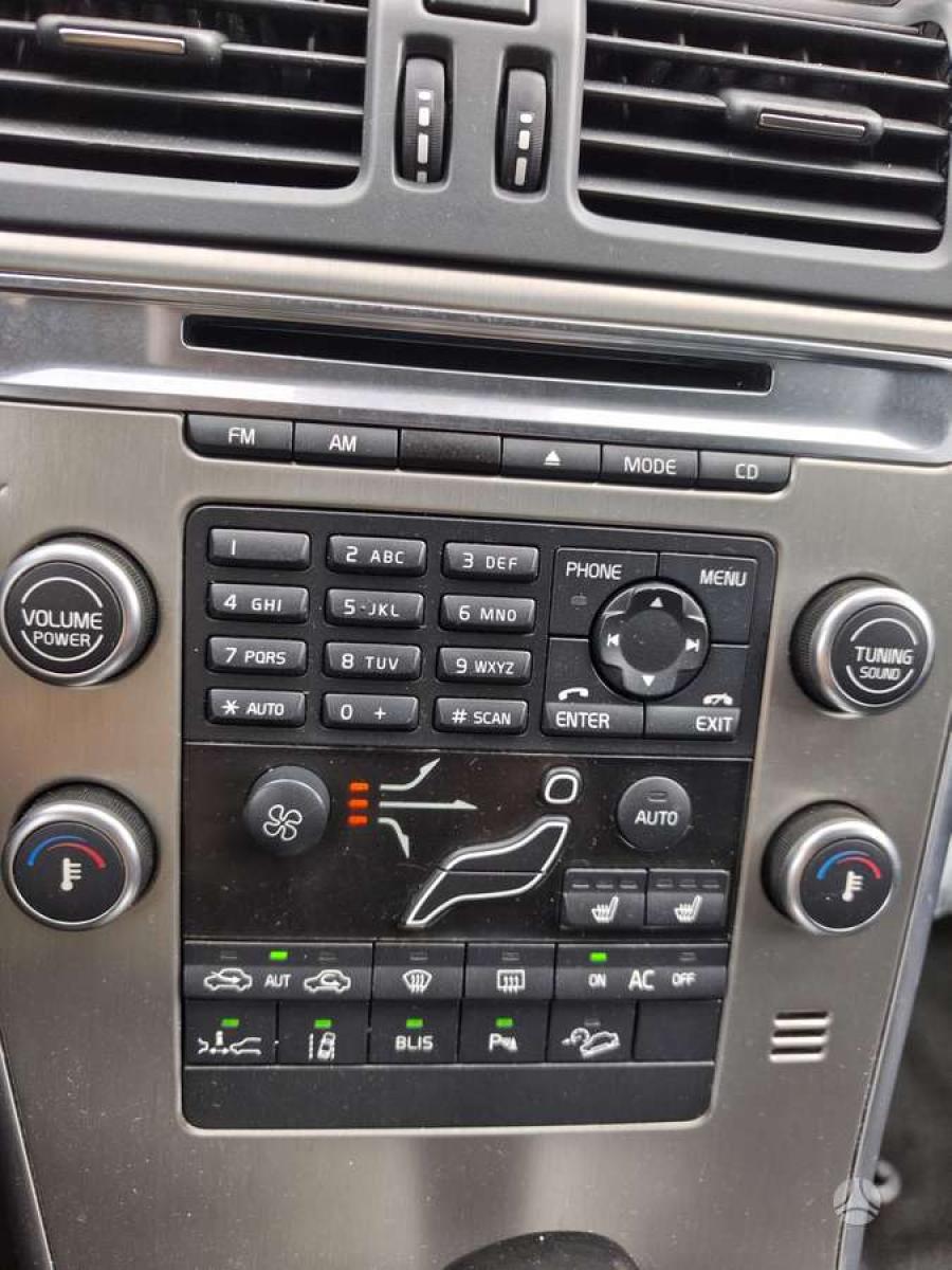Pelēks Volvo XC60 2010 Viļņa, ar dzinēja tilpumu 2.40 L un nobraukumu 243 tūkst. km par 7300 €, foto 18 vietnē AUTOMOTO.COM.LV