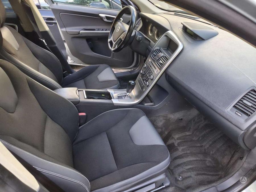 Pelēks Volvo XC60 2010 Viļņa, ar dzinēja tilpumu 2.40 L un nobraukumu 243 tūkst. km par 7300 €, foto 19 vietnē AUTOMOTO.COM.LV