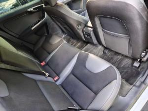 Pelēks Volvo XC60 2010 Viļņa, ar dzinēja tilpumu 2.40 L un nobraukumu 243 tūkst. km par 7300 €, foto 22 vietnē AUTOMOTO.COM.LV