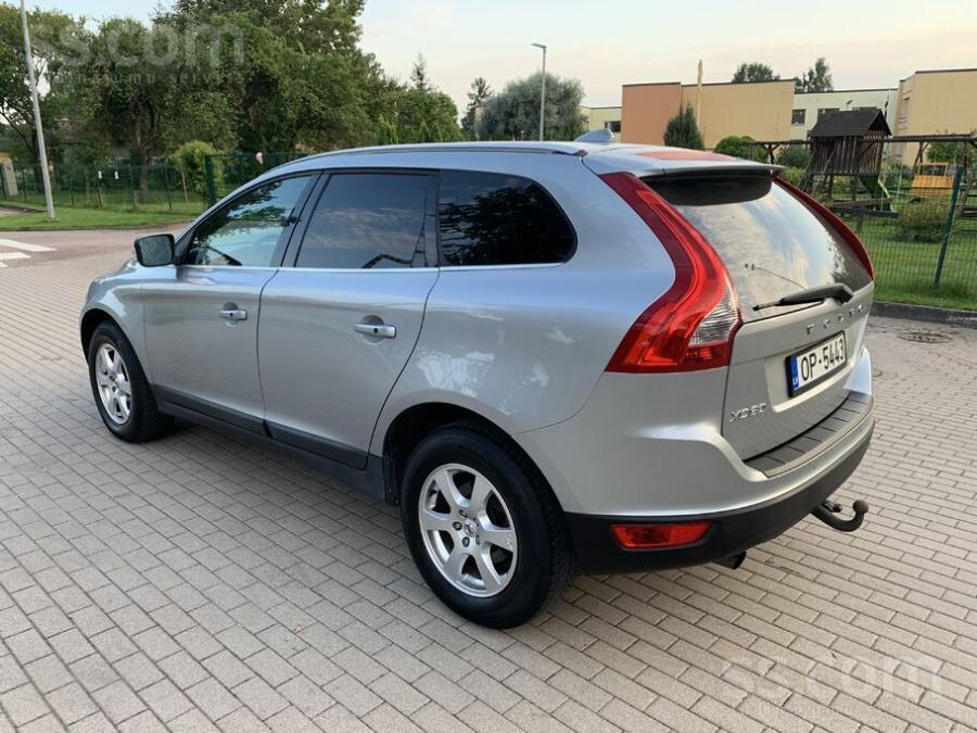 Pelēks Volvo XC60 2010 Ogre, ar dzinēja tilpumu 2.40 L un nobraukumu 297 tūkst. km par 7950 €, foto 10 vietnē AUTOMOTO.COM.LV