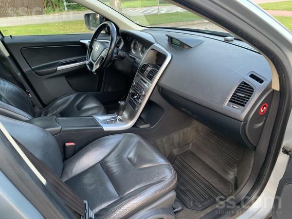 Pelēks Volvo XC60 2010 Ogre, ar dzinēja tilpumu 2.40 L un nobraukumu 297 tūkst. km par 7950 €, foto 11 vietnē AUTOMOTO.COM.LV