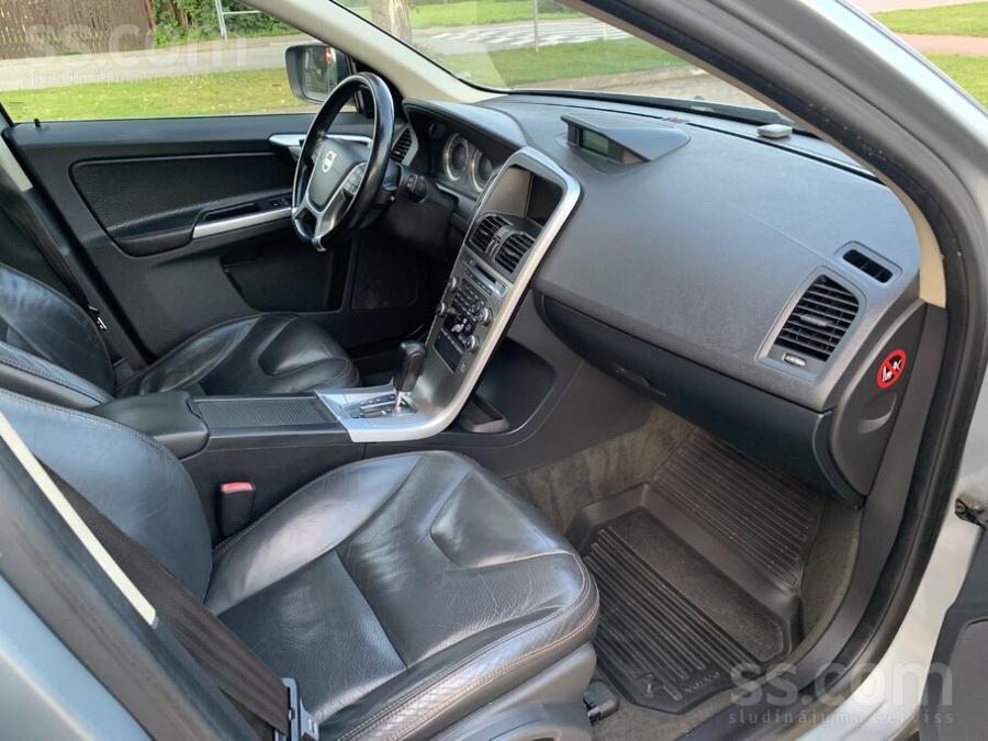 Pelēks Volvo XC60 2010 Ogre, ar dzinēja tilpumu 2.40 L un nobraukumu 297 tūkst. km par 7950 €, foto 11 vietnē AUTOMOTO.COM.LV