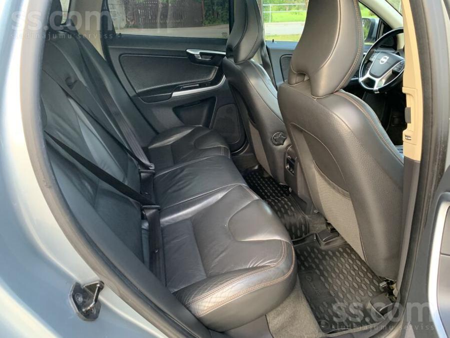 Pelēks Volvo XC60 2010 Ogre, ar dzinēja tilpumu 2.40 L un nobraukumu 297 tūkst. km par 7950 €, foto 12 vietnē AUTOMOTO.COM.LV
