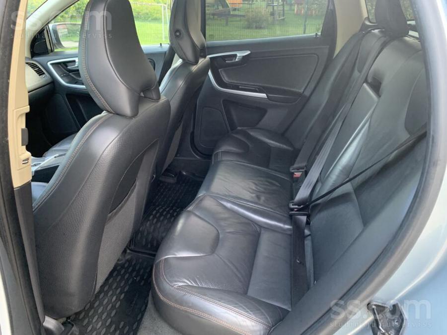Pelēks Volvo XC60 2010 Ogre, ar dzinēja tilpumu 2.40 L un nobraukumu 297 tūkst. km par 7950 €, foto 13 vietnē AUTOMOTO.COM.LV