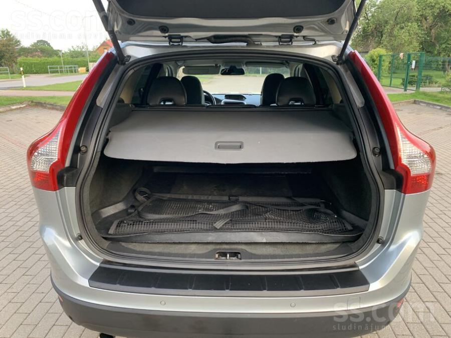 Pelēks Volvo XC60 2010 Ogre, ar dzinēja tilpumu 2.40 L un nobraukumu 297 tūkst. km par 7950 €, foto 16 vietnē AUTOMOTO.COM.LV