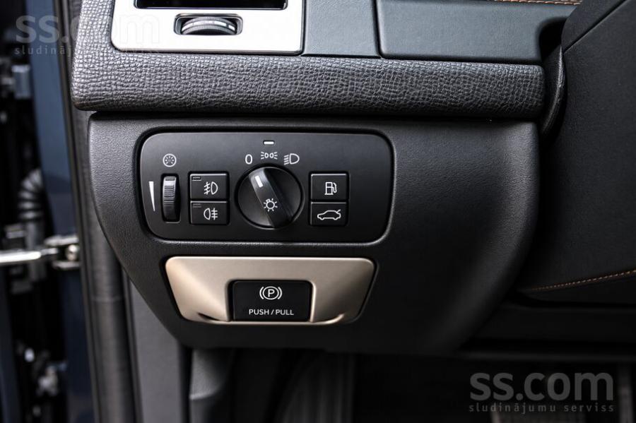 Grey Volvo XC60 2010 in Riga, with an engine capacity of 2.40 L and mileage of 0 thousand km for 6990 €, photo 13 on AUTOMOTO.COM.LV