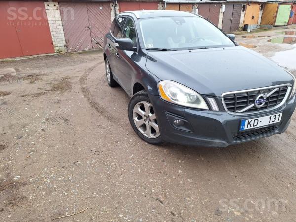 Grey Volvo XC60 2010 in Liepaja, with an engine capacity of 2.40 L and mileage of 293 thousand km for 5150 €, photo 3 on AUTOMOTO.COM.LV