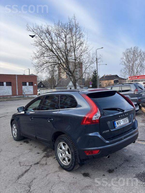 Grey Volvo XC60 2011 in Daugavpils, with an engine capacity of 2.40 L and mileage of 240 thousand km for 9199 €, photo 8 on AUTOMOTO.COM.LV