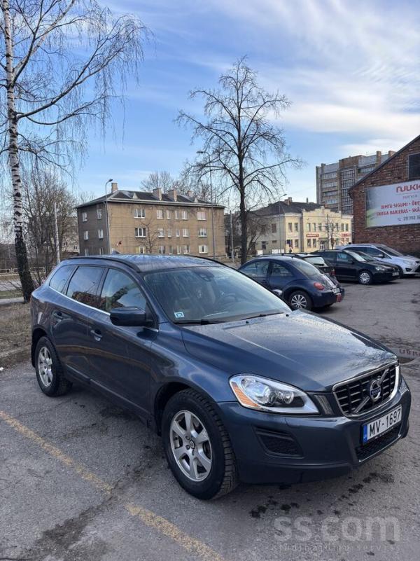 Pelēks Volvo XC60 2011 Daugavpils, ar dzinēja tilpumu 2.40 L un nobraukumu 240 tūkst. km par 9199 €, foto 10 vietnē AUTOMOTO.COM.LV