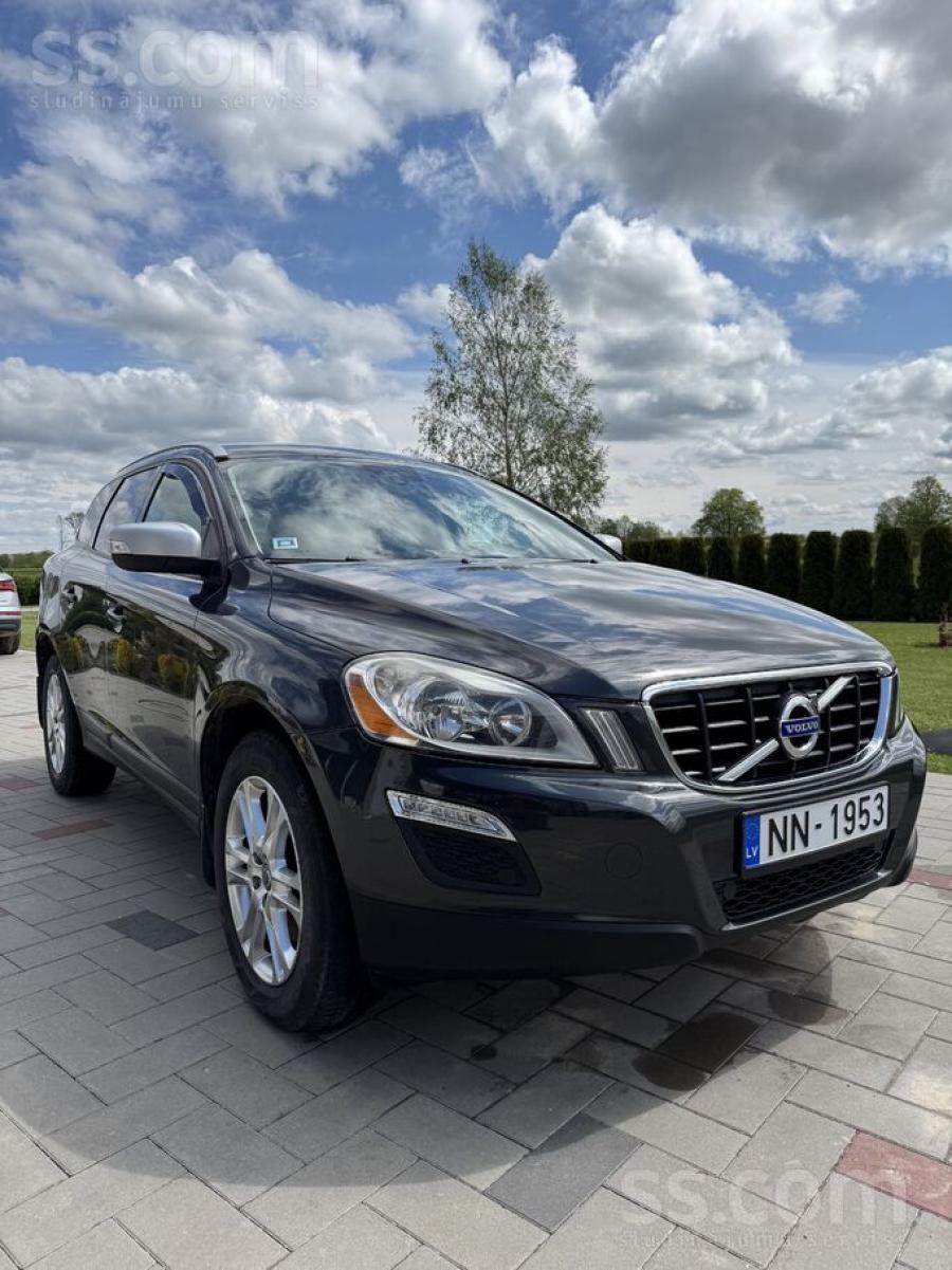 Grey Volvo XC60 2011 in Bauska, with an engine capacity of 2.40 L and mileage of 309 thousand km for 9480 €, photo 1 on AUTOMOTO.COM.LV
