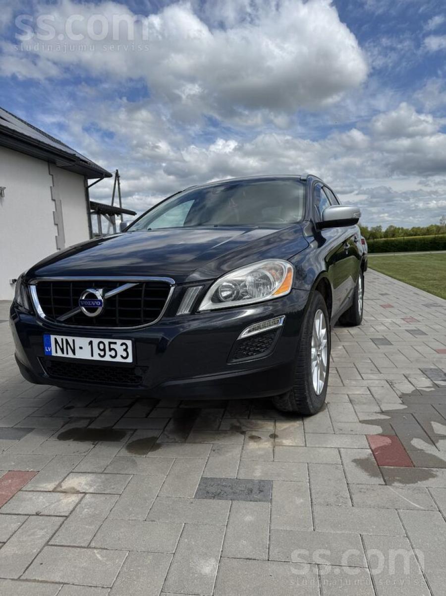 Grey Volvo XC60 2011 in Bauska, with an engine capacity of 2.40 L and mileage of 309 thousand km for 9480 €, photo 2 on AUTOMOTO.COM.LV