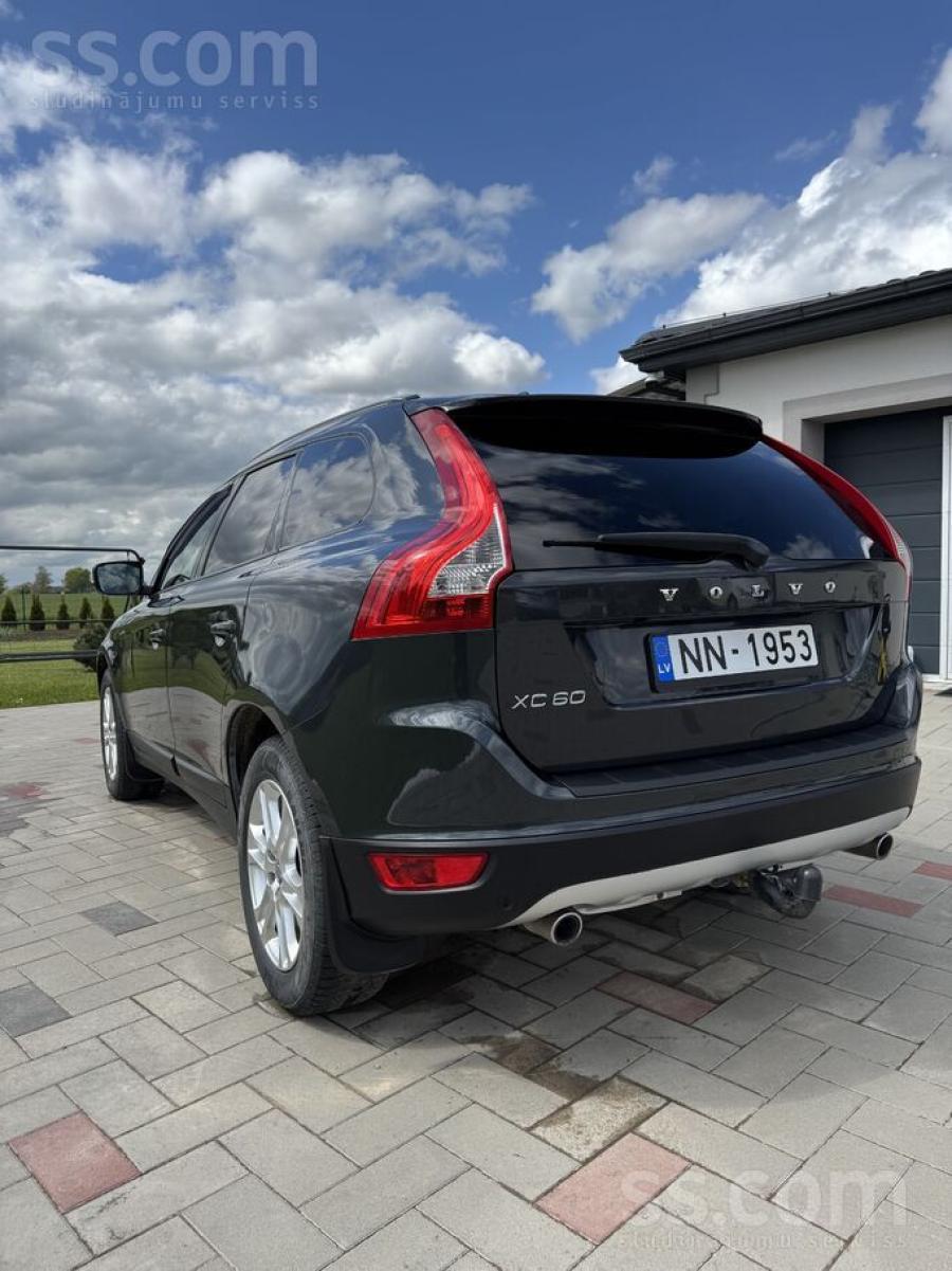 Grey Volvo XC60 2011 in Bauska, with an engine capacity of 2.40 L and mileage of 309 thousand km for 9480 €, photo 3 on AUTOMOTO.COM.LV
