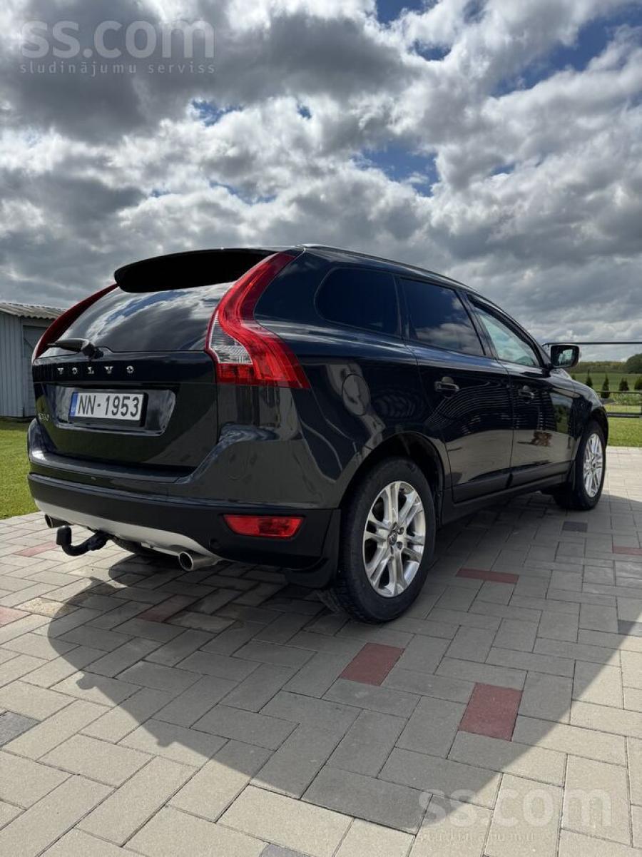 Grey Volvo XC60 2011 in Bauska, with an engine capacity of 2.40 L and mileage of 309 thousand km for 9480 €, photo 4 on AUTOMOTO.COM.LV